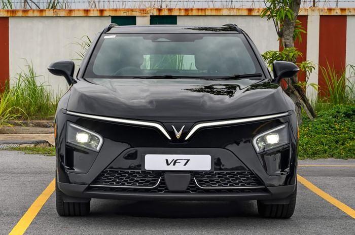 2025 Vinfast VF7 review: 350hp AWD EV with a spacious back seat ...